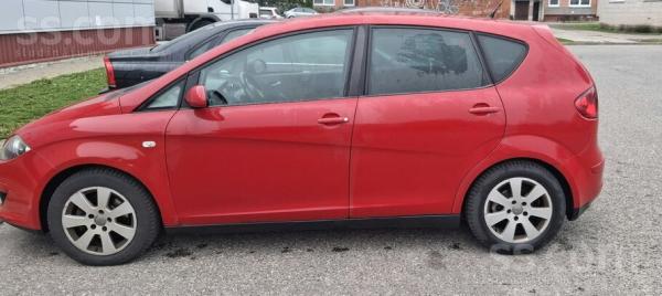 Red SEAT Altea 2006 in Daugavpils, with an engine capacity of 1.90 L and mileage of 277 thousand km for 1300 €, photo 3 on AUTOMOTO.COM.LV
