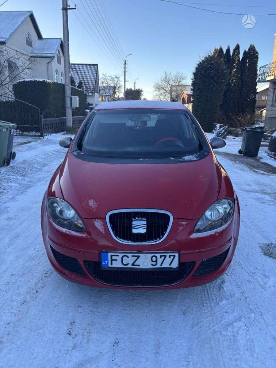 Red SEAT Altea 2004 in Panevezys, with an engine capacity of 1.90 L and mileage of 300 thousand km for 1250 €, photo 1 on AUTOMOTO.COM.LV