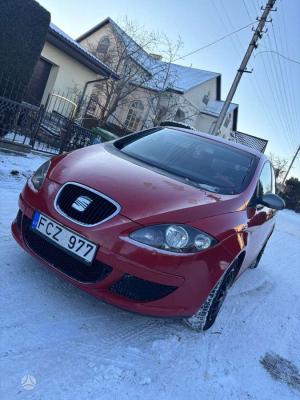 Red SEAT Altea 2004 in Panevezys, with an engine capacity of 1.90 L and mileage of 300 thousand km for 1250 €, photo 2 on AUTOMOTO.COM.LV