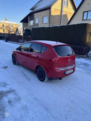 Red SEAT Altea 2004 in Panevezys, with an engine capacity of 1.90 L and mileage of 300 thousand km for 1250 €, photo 4 on AUTOMOTO.COM.LV