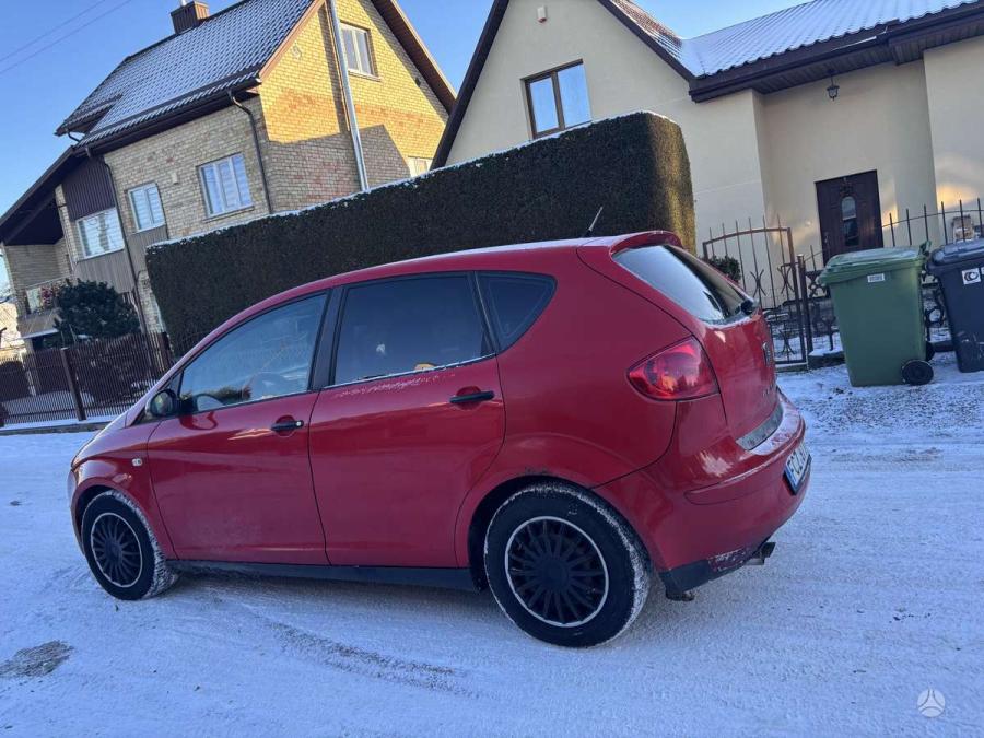 Red SEAT Altea 2004 in Panevezys, with an engine capacity of 1.90 L and mileage of 300 thousand km for 1250 €, photo 6 on AUTOMOTO.COM.LV