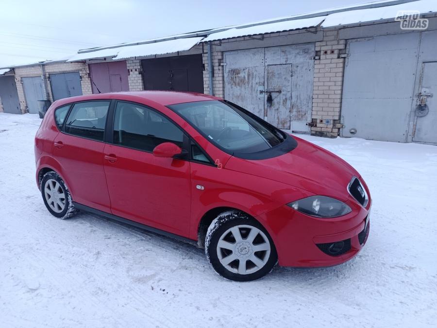 Red SEAT Altea 2005 in Alytus, with an engine capacity of 1.90 L and mileage of 320 thousand km for 999 €, photo 1 on AUTOMOTO.COM.LV