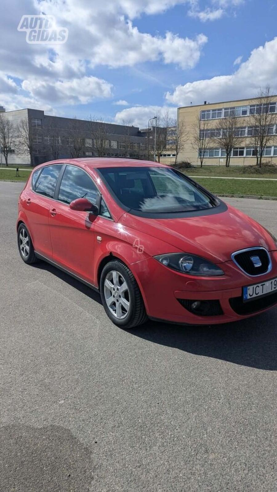 Red SEAT Altea 2005 in Siauliai, with an engine capacity of 2.00 L and mileage of 293 thousand km for 680 €, photo 3 on AUTOMOTO.COM.LV