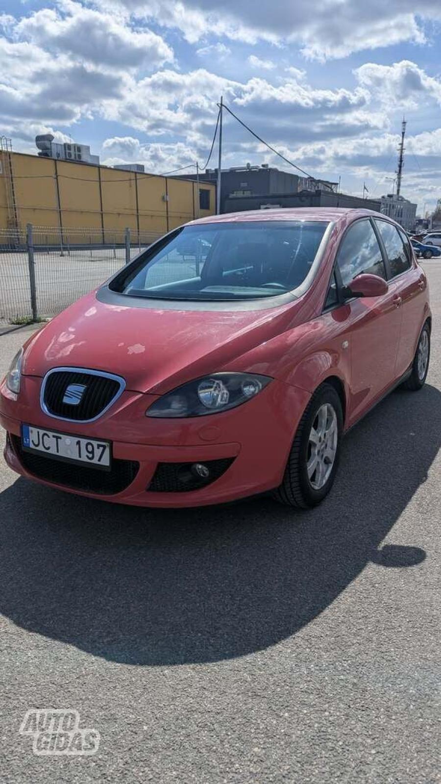 Red SEAT Altea 2005 in Siauliai, with an engine capacity of 2.00 L and mileage of 293 thousand km for 680 €, photo 4 on AUTOMOTO.COM.LV