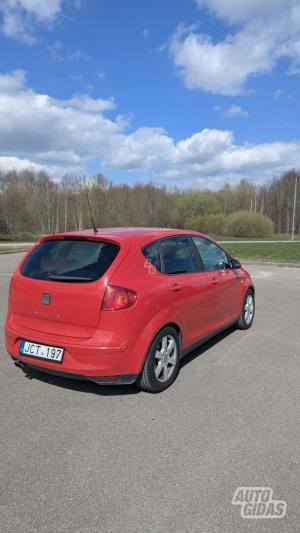 Red SEAT Altea 2005 in Siauliai, with an engine capacity of 2.00 L and mileage of 293 thousand km for 680 €, photo 5 on AUTOMOTO.COM.LV