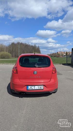 Red SEAT Altea 2005 in Siauliai, with an engine capacity of 2.00 L and mileage of 293 thousand km for 680 €, photo 6 on AUTOMOTO.COM.LV
