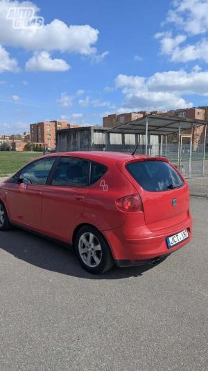 Red SEAT Altea 2005 in Siauliai, with an engine capacity of 2.00 L and mileage of 293 thousand km for 680 €, photo 7 on AUTOMOTO.COM.LV