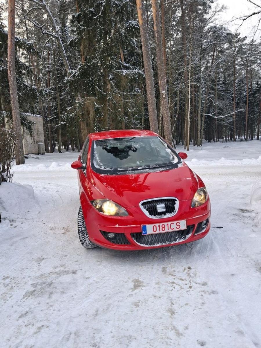 Red SEAT Altea 2006 in Kazlu Ruda, with an engine capacity of 1.90 L and mileage of 328 thousand km for 1450 €, photo 2 on AUTOMOTO.COM.LV