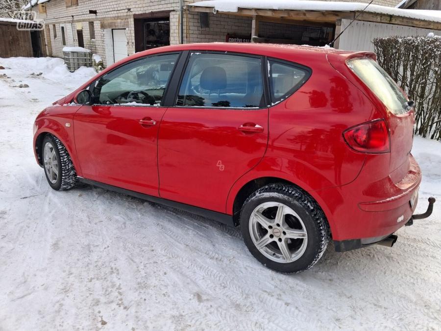 Red SEAT Altea 2006 in Kazlu Ruda, with an engine capacity of 1.90 L and mileage of 328 thousand km for 1450 €, photo 4 on AUTOMOTO.COM.LV