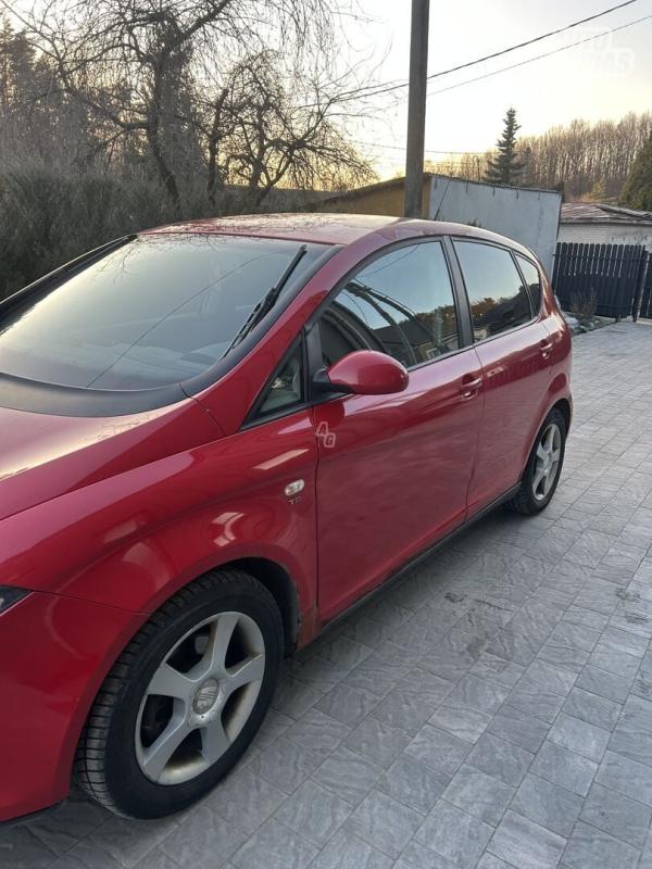 Red SEAT Altea 2006 in Vilnius, with an engine capacity of 2.00 L and mileage of 350 thousand km for 750 €, photo 2 on AUTOMOTO.COM.LV