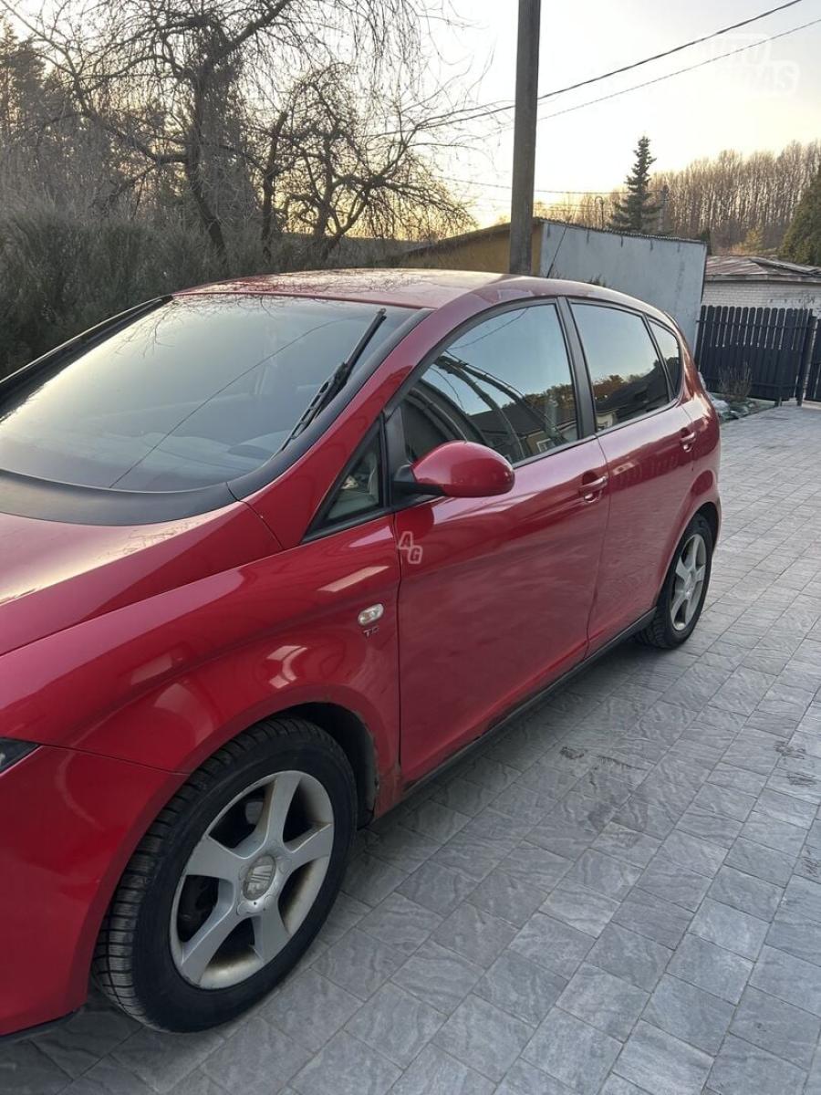 Red SEAT Altea 2006 in Vilnius, with an engine capacity of 2.00 L and mileage of 350 thousand km for 750 €, photo 2 on AUTOMOTO.COM.LV