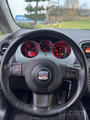 Sarkans SEAT Altea 2006 Rīga, ar dzinēja tilpumu 2.00 L un nobraukumu 345 tūkst. km par 4295 €, foto 10 vietnē AUTOMOTO.COM.LV