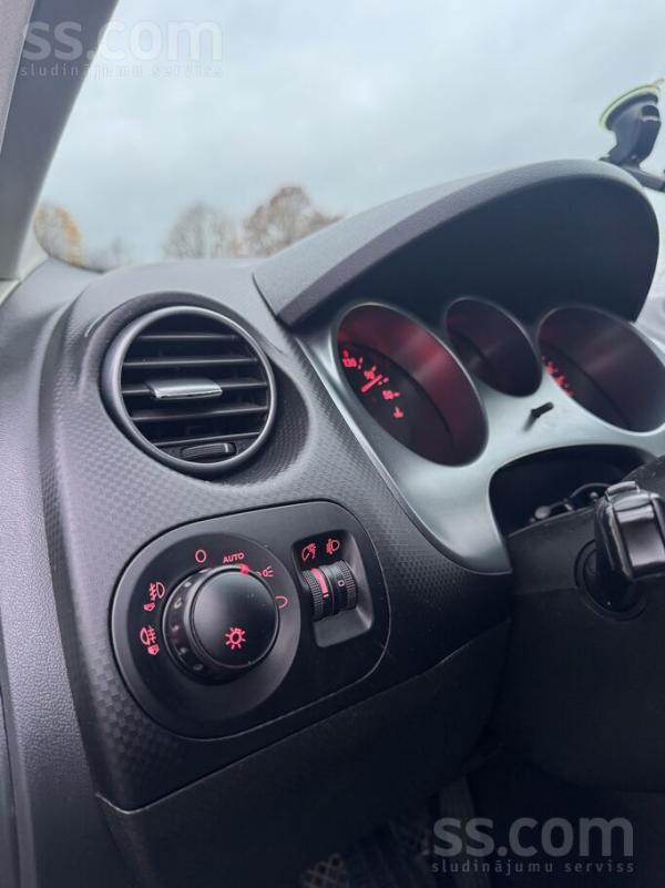 Sarkans SEAT Altea 2006 Rīga, ar dzinēja tilpumu 2.00 L un nobraukumu 345 tūkst. km par 4295 €, foto 10 vietnē AUTOMOTO.COM.LV