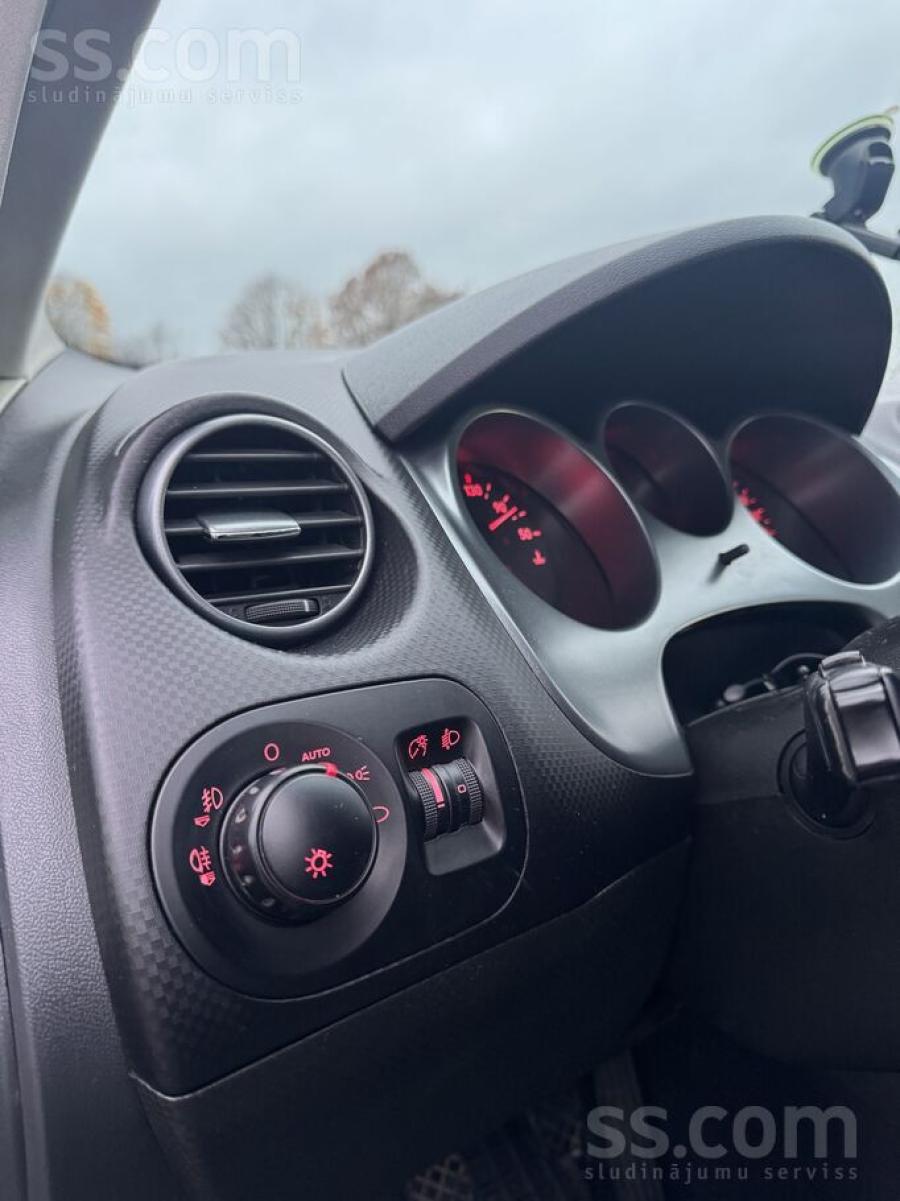 Sarkans SEAT Altea 2006 Rīga, ar dzinēja tilpumu 2.00 L un nobraukumu 345 tūkst. km par 4295 €, foto 11 vietnē AUTOMOTO.COM.LV
