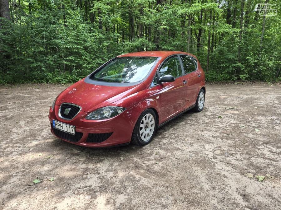 Red SEAT Altea 2006 in Kaunas, with an engine capacity of 1.90 L and mileage of 299 thousand km for 1200 €, photo 4 on AUTOMOTO.COM.LV