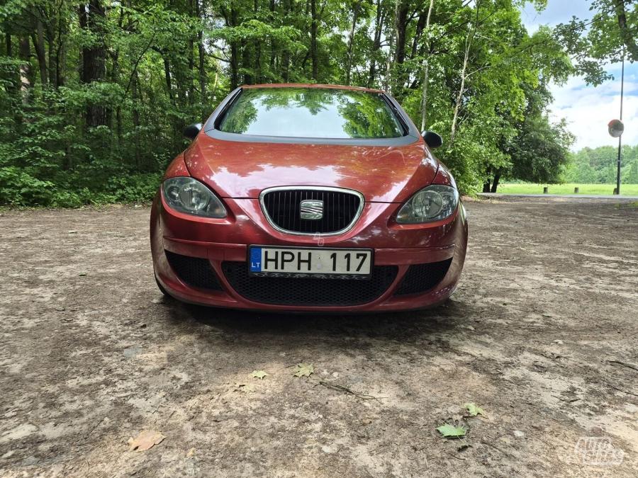 Red SEAT Altea 2006 in Kaunas, with an engine capacity of 1.90 L and mileage of 299 thousand km for 1200 €, photo 5 on AUTOMOTO.COM.LV