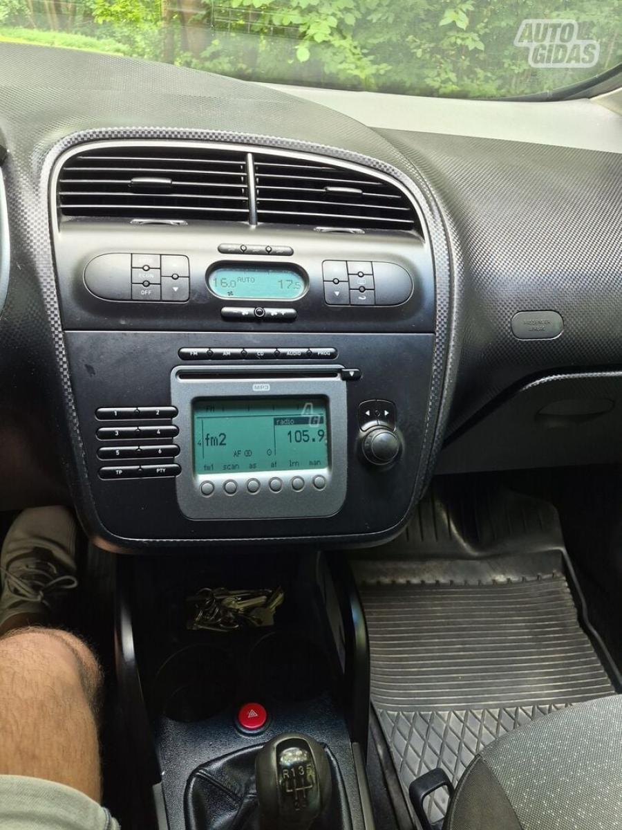 Red SEAT Altea 2006 in Kaunas, with an engine capacity of 1.90 L and mileage of 299 thousand km for 1200 €, photo 13 on AUTOMOTO.COM.LV