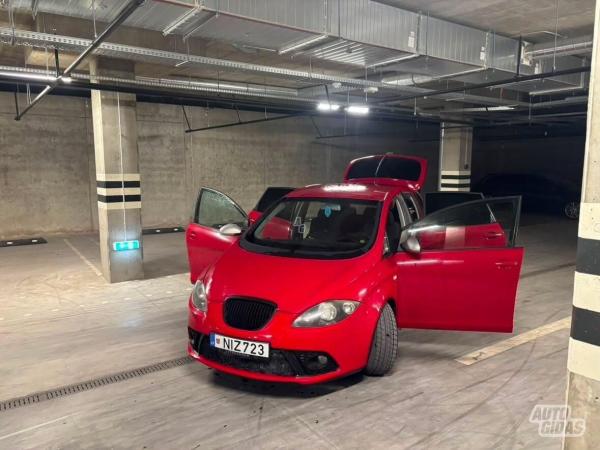 Sarkans SEAT Altea 2006 Panevēža, ar dzinēja tilpumu 2.00 L un nobraukumu 365 tūkst. km par 1350 €, foto 3 vietnē AUTOMOTO.COM.LV