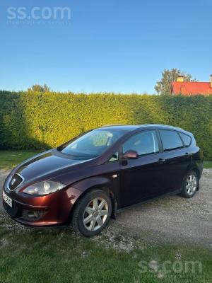 Red SEAT Altea 2007 in Ogre, with an engine capacity of 2.00 L and mileage of 389 thousand km for 800 €, photo  on AUTOMOTO.COM.LV