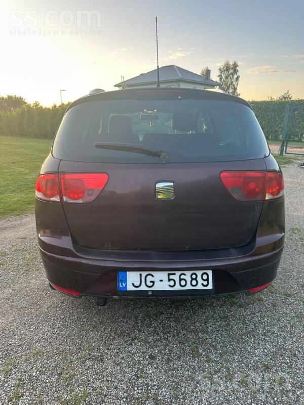Red SEAT Altea 2007 in Ogre, with an engine capacity of 2.00 L and mileage of 389 thousand km for 800 €, photo 4 on AUTOMOTO.COM.LV