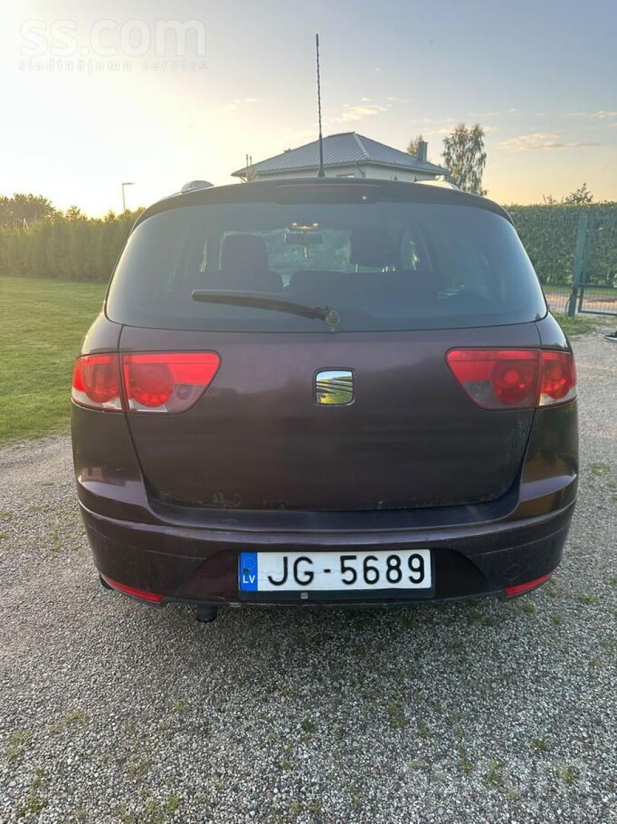 Red SEAT Altea 2007 in Ogre, with an engine capacity of 2.00 L and mileage of 389 thousand km for 800 €, photo 4 on AUTOMOTO.COM.LV