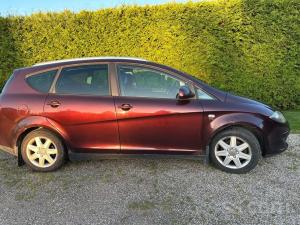 Red SEAT Altea 2007 in Ogre, with an engine capacity of 2.00 L and mileage of 389 thousand km for 800 €, photo 5 on AUTOMOTO.COM.LV