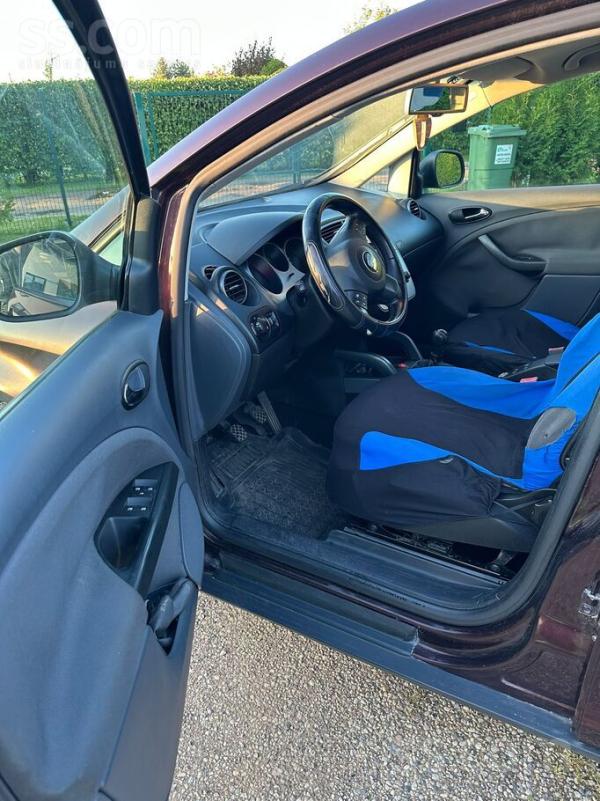 Red SEAT Altea 2007 in Ogre, with an engine capacity of 2.00 L and mileage of 389 thousand km for 800 €, photo 6 on AUTOMOTO.COM.LV