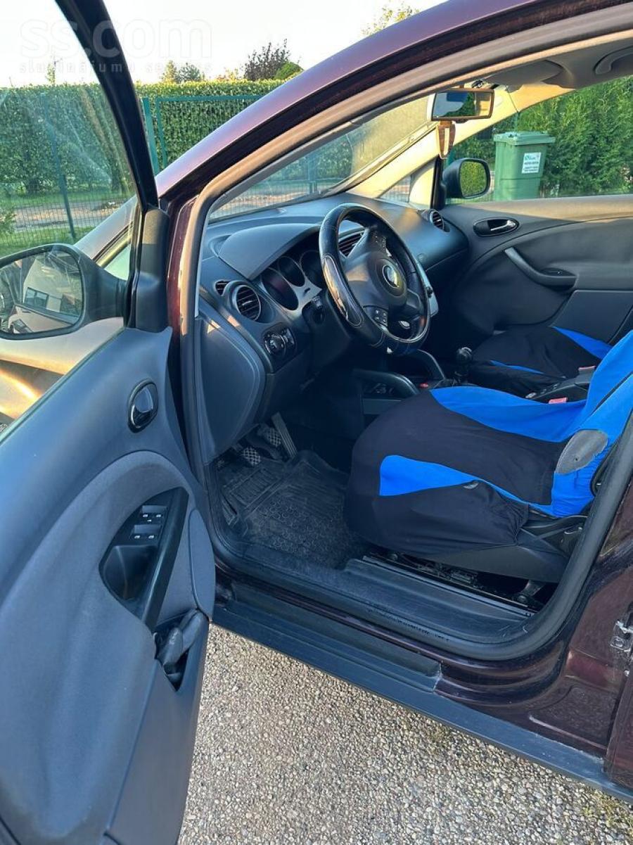 Red SEAT Altea 2007 in Ogre, with an engine capacity of 2.00 L and mileage of 389 thousand km for 800 €, photo 6 on AUTOMOTO.COM.LV