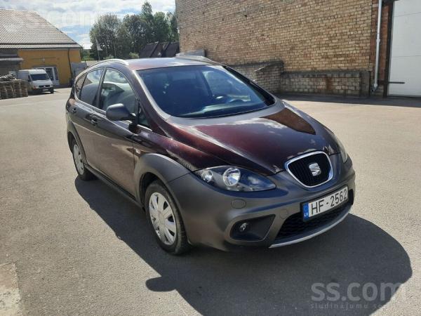 Red SEAT Altea 2008 in Tukums, with an engine capacity of 2.00 L and mileage of 256 thousand km for 2250 €, photo 1 on AUTOMOTO.COM.LV