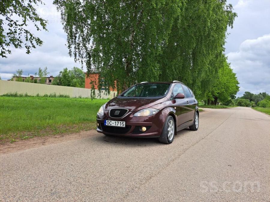 Red SEAT Altea 2009 in Aluksne, with an engine capacity of 1.90 L and mileage of 305 thousand km for 1550 €, photo 3 on AUTOMOTO.COM.LV
