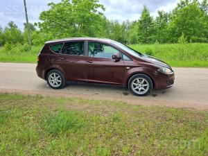 Red SEAT Altea 2009 in Aluksne, with an engine capacity of 1.90 L and mileage of 305 thousand km for 1550 €, photo 5 on AUTOMOTO.COM.LV