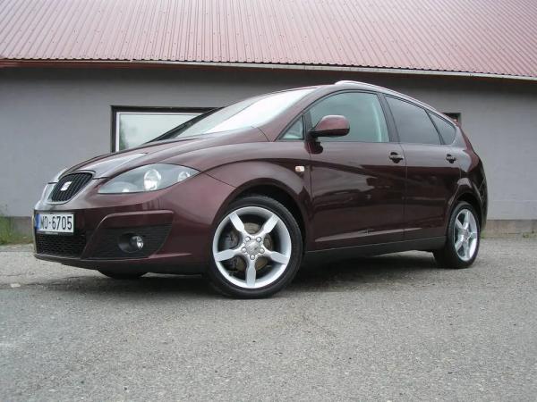 Sarkans SEAT Altea 2010 Sigulda, ar dzinēja tilpumu 2.00 L un nobraukumu 300 tūkst. km par 4350 €, foto 1 vietnē AUTOMOTO.COM.LV