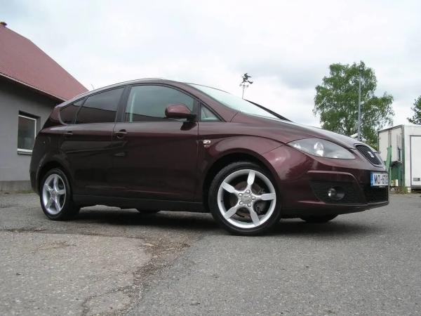Sarkans SEAT Altea 2010 Sigulda, ar dzinēja tilpumu 2.00 L un nobraukumu 300 tūkst. km par 4350 €, foto 2 vietnē AUTOMOTO.COM.LV