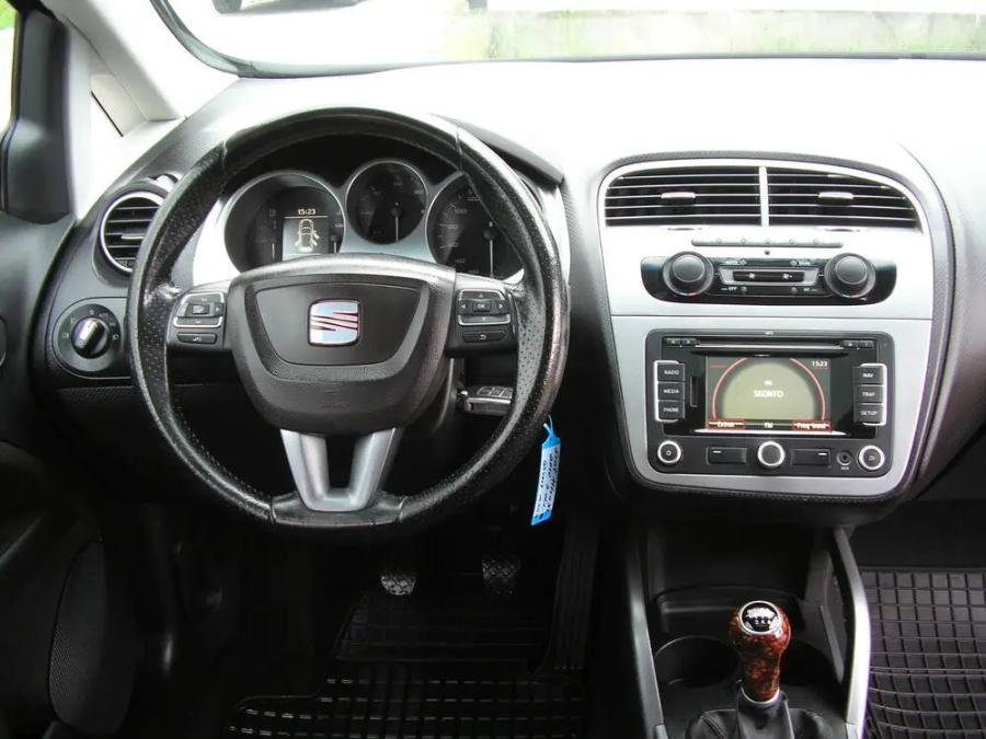Sarkans SEAT Altea 2010 Sigulda, ar dzinēja tilpumu 2.00 L un nobraukumu 300 tūkst. km par 4350 €, foto 15 vietnē AUTOMOTO.COM.LV