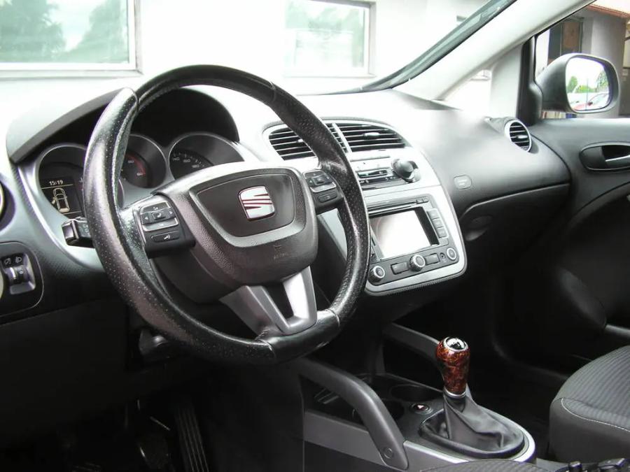 Sarkans SEAT Altea 2010 Sigulda, ar dzinēja tilpumu 2.00 L un nobraukumu 300 tūkst. km par 4350 €, foto 17 vietnē AUTOMOTO.COM.LV