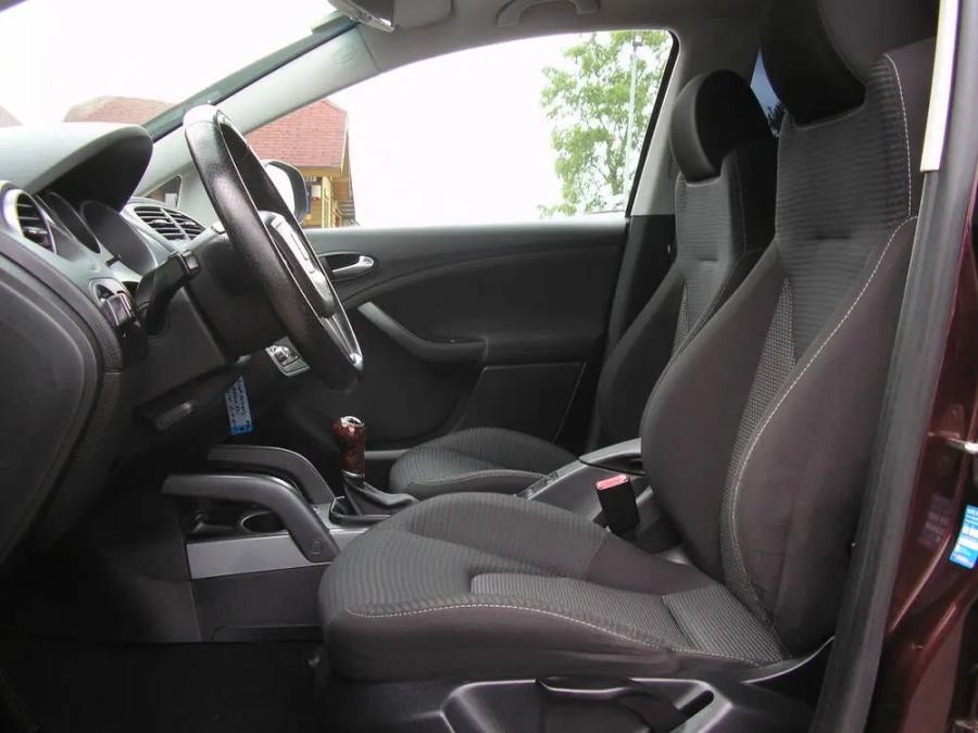 Sarkans SEAT Altea 2010 Sigulda, ar dzinēja tilpumu 2.00 L un nobraukumu 300 tūkst. km par 4350 €, foto 18 vietnē AUTOMOTO.COM.LV