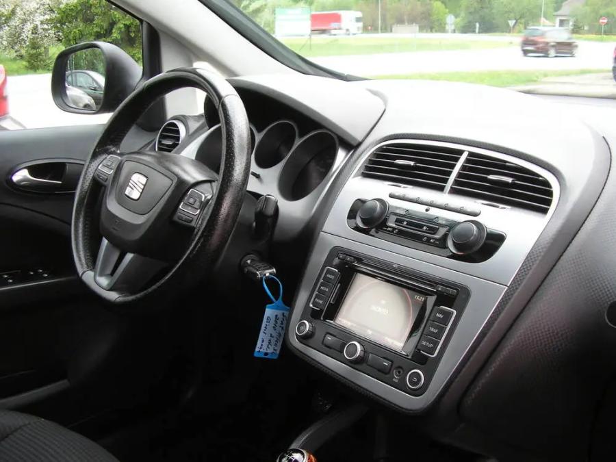 Sarkans SEAT Altea 2010 Sigulda, ar dzinēja tilpumu 2.00 L un nobraukumu 300 tūkst. km par 4350 €, foto 25 vietnē AUTOMOTO.COM.LV