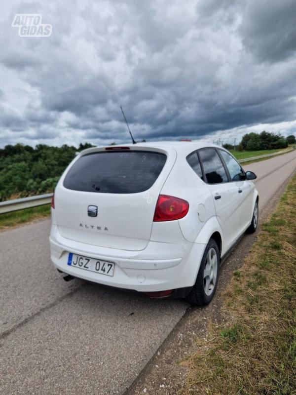 White SEAT Altea 2005 in Kaunas, with an engine capacity of 1.90 L and mileage of 399 thousand km for 1000 €, photo 4 on AUTOMOTO.COM.LV