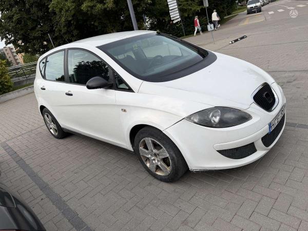 Белый Сеат Алтеа 2005 в Тельшяй, объемом двигателя 1.90 л и пробегом 305 тыс. км за 750 €, фото 3 на AUTOMOTO.COM.LV