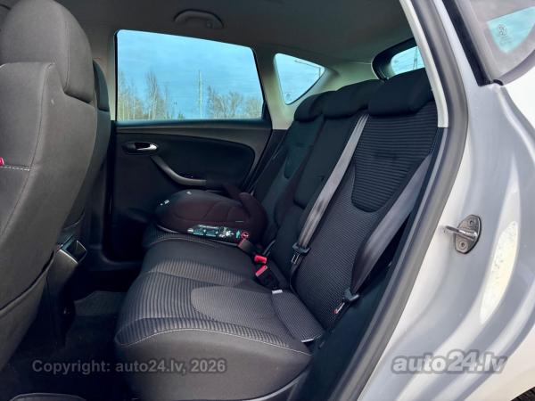 White SEAT Altea 2009 in Tallinn, with an engine capacity of 1.40 L and mileage of 229 thousand km for 2999 €, photo 8 on AUTOMOTO.COM.LV