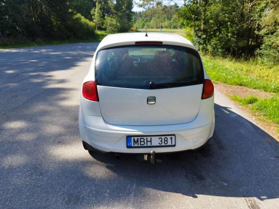 White SEAT Altea 2010 in Ukmerge, with an engine capacity of 1.60 L and mileage of 236 thousand km for 3650 €, photo 6 on AUTOMOTO.COM.LV