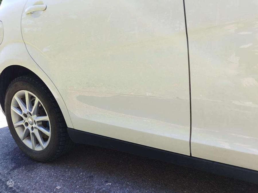 White SEAT Altea 2010 in Ukmerge, with an engine capacity of 1.60 L and mileage of 236 thousand km for 3650 €, photo 7 on AUTOMOTO.COM.LV