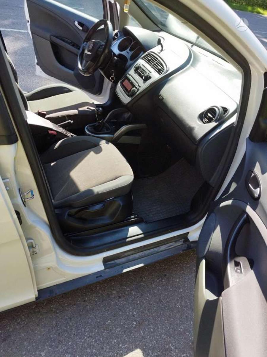 White SEAT Altea 2010 in Ukmerge, with an engine capacity of 1.60 L and mileage of 236 thousand km for 3650 €, photo 9 on AUTOMOTO.COM.LV