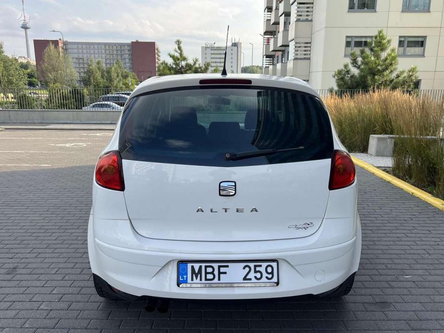 White SEAT Altea 2010 in Vilnius, with an engine capacity of 1.40 L and mileage of 200 thousand km for 1250 €, photo 5 on AUTOMOTO.COM.LV
