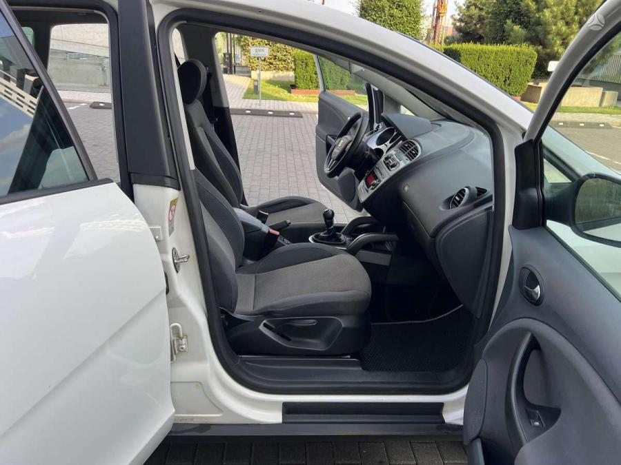 White SEAT Altea 2010 in Vilnius, with an engine capacity of 1.40 L and mileage of 200 thousand km for 1250 €, photo 24 on AUTOMOTO.COM.LV