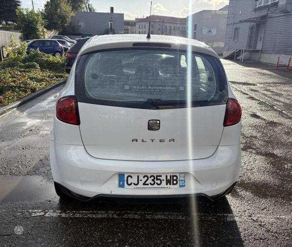 White SEAT Altea 2012 in Kaunas, with an engine capacity of 1.60 L and mileage of 225 thousand km for 2950 €, photo 5 on AUTOMOTO.COM.LV