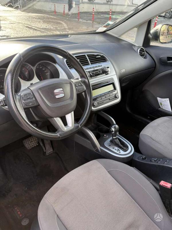 White SEAT Altea 2012 in Kaunas, with an engine capacity of 1.60 L and mileage of 225 thousand km for 2950 €, photo 9 on AUTOMOTO.COM.LV
