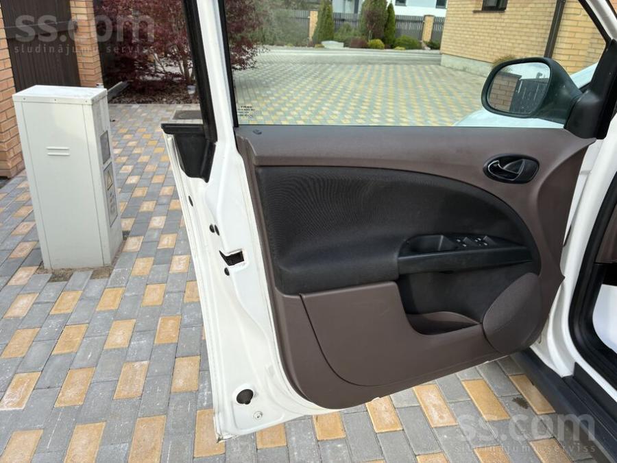 White SEAT Altea 2007 in Riga, with an engine capacity of 2.00 L and mileage of 0 thousand km for 4500 €, photo 14 on AUTOMOTO.COM.LV