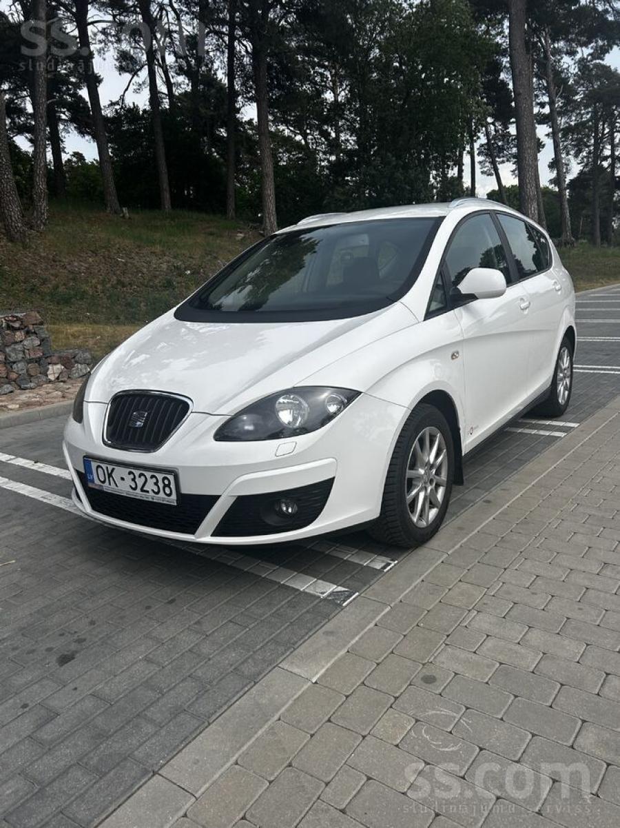 White SEAT Altea 2013 in Riga, with an engine capacity of 1.60 L and mileage of 222 thousand km for 3700 €, photo 1 on AUTOMOTO.COM.LV