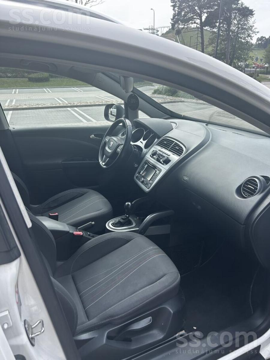 White SEAT Altea 2013 in Riga, with an engine capacity of 1.60 L and mileage of 222 thousand km for 3700 €, photo 4 on AUTOMOTO.COM.LV